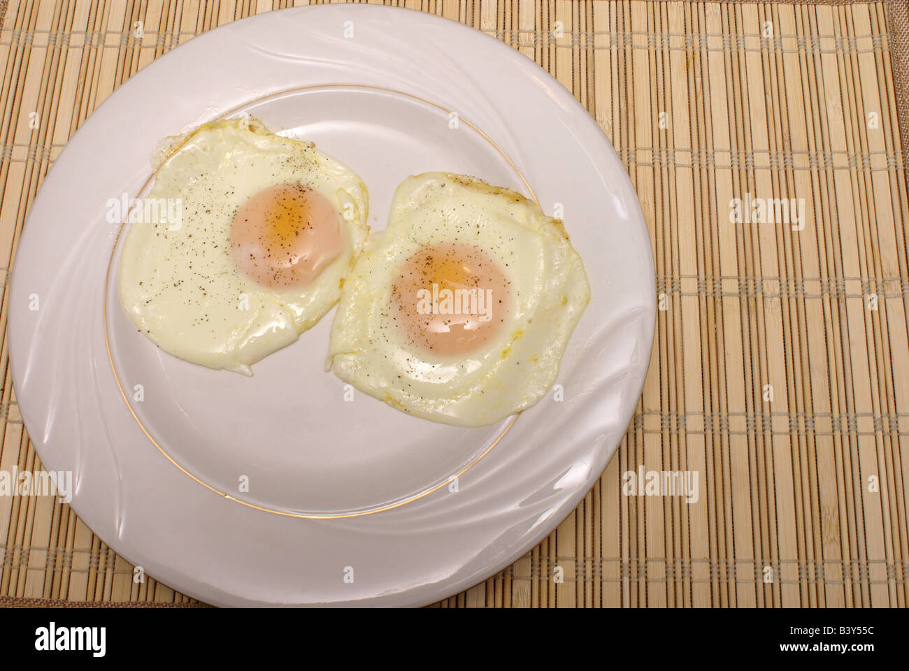 Two eggs over easy hi-res stock photography and images - Alamy