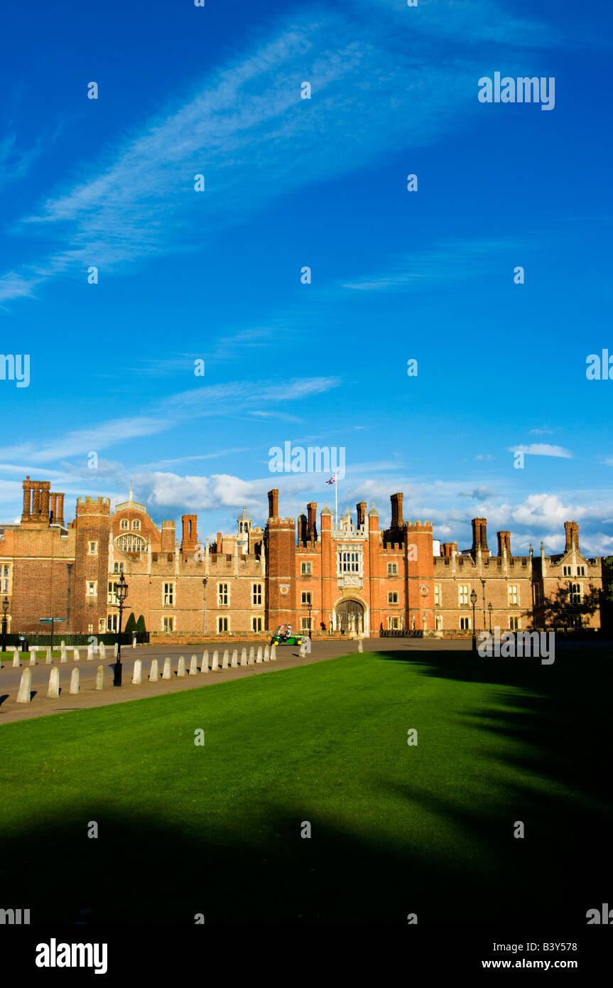Henry viii portrait hampton court hi-res stock photography and images ...