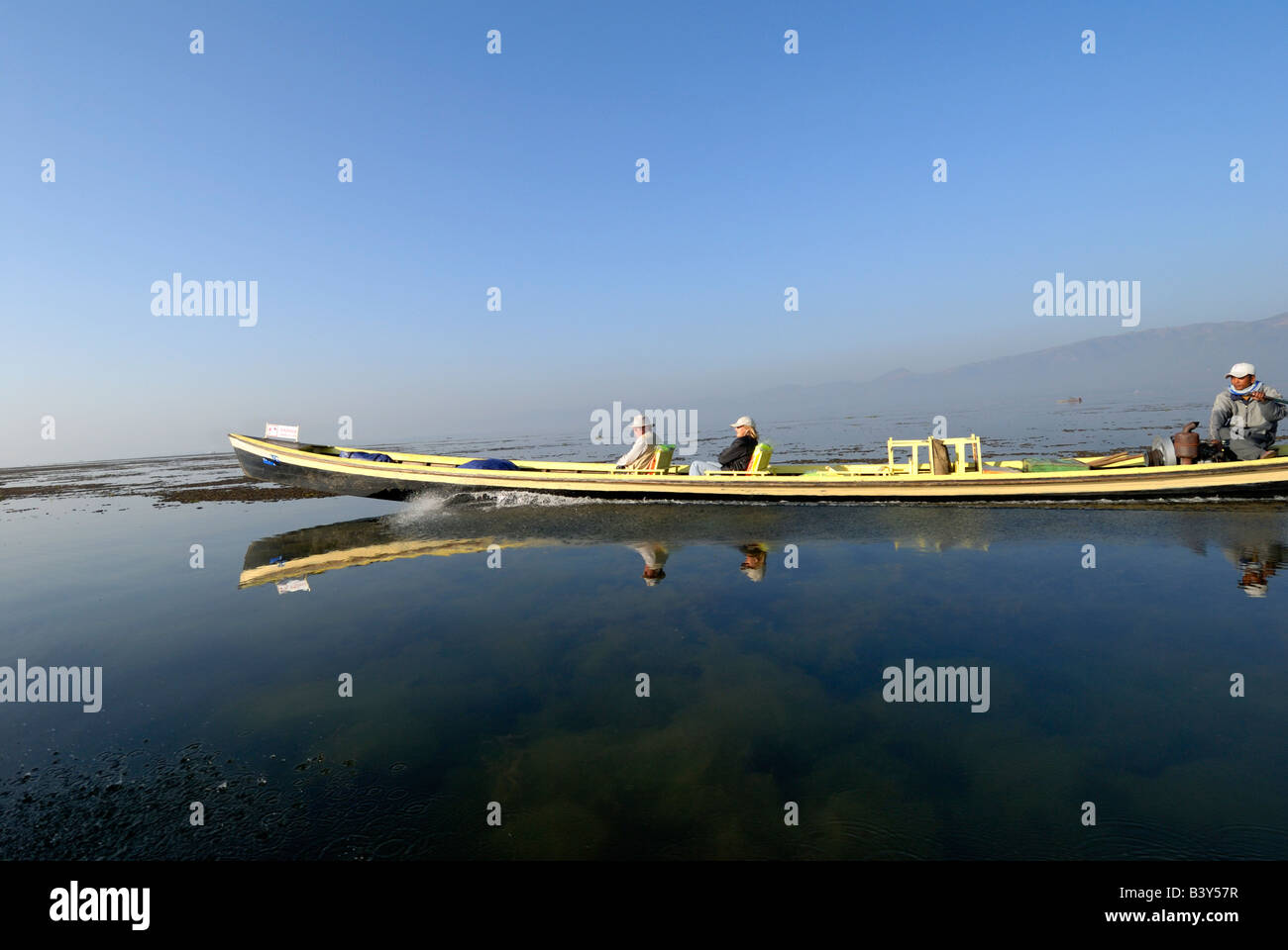 fast canoe running on the Inle lake, Myanmar Stock Photo - Alamy