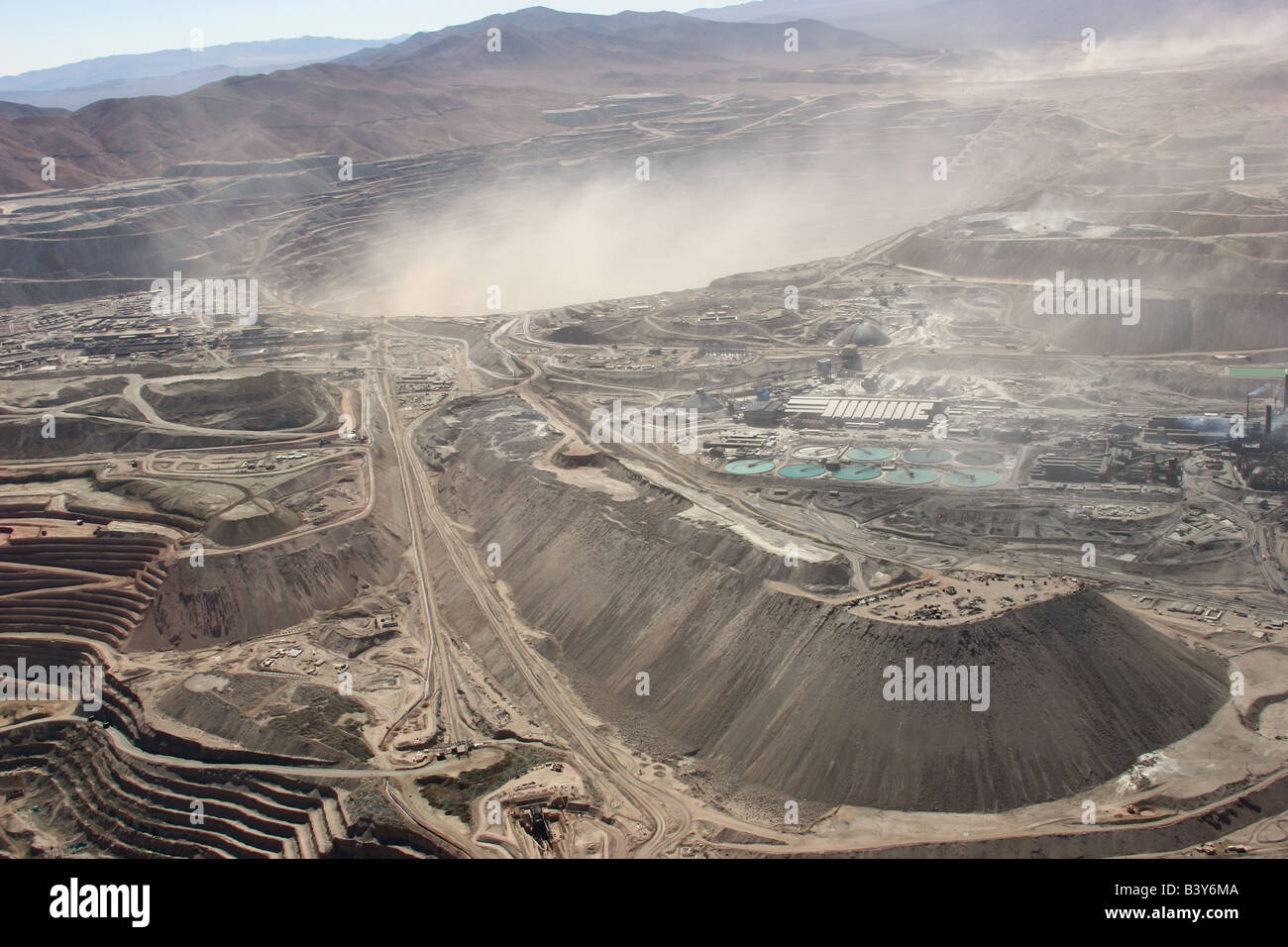 copper mine atacama desert Chile Calama mining open pit Stock Photo - Alamy