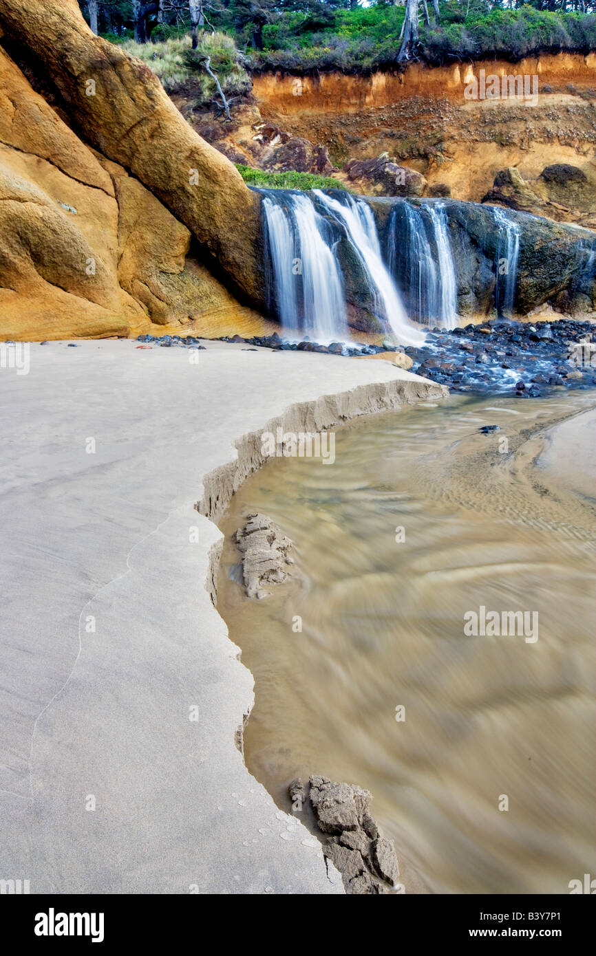 Hug coastlines hi-res stock photography and images - Alamy