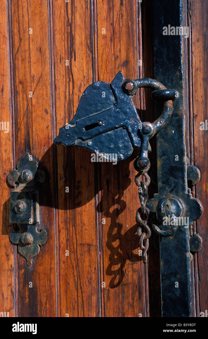 Scottish castle front door hi-res stock photography and images - Alamy