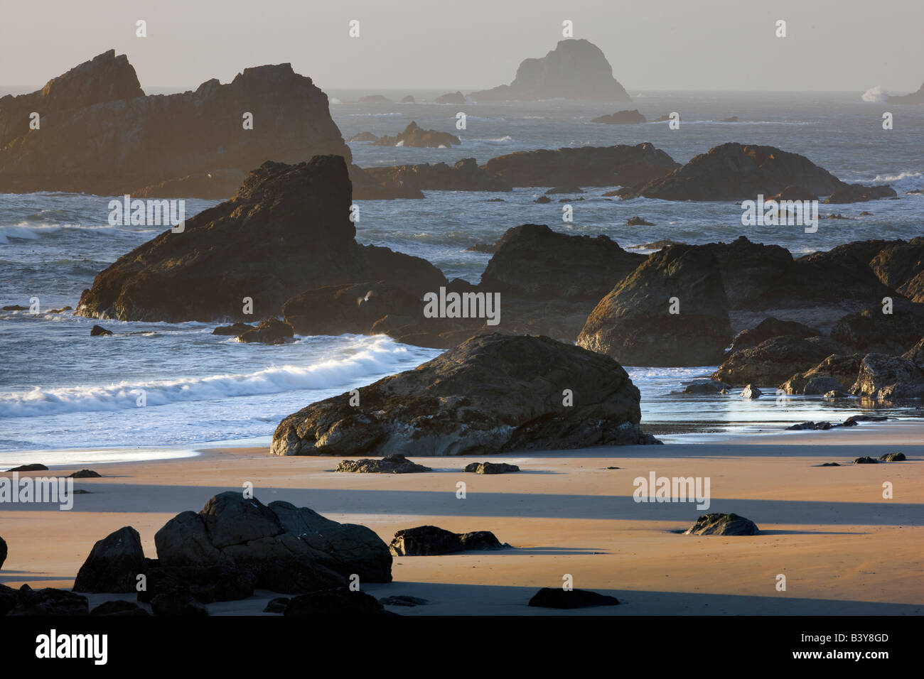 Rocks and ocean at Harris Beach State Park. Brookings, Oregon Stock ...
