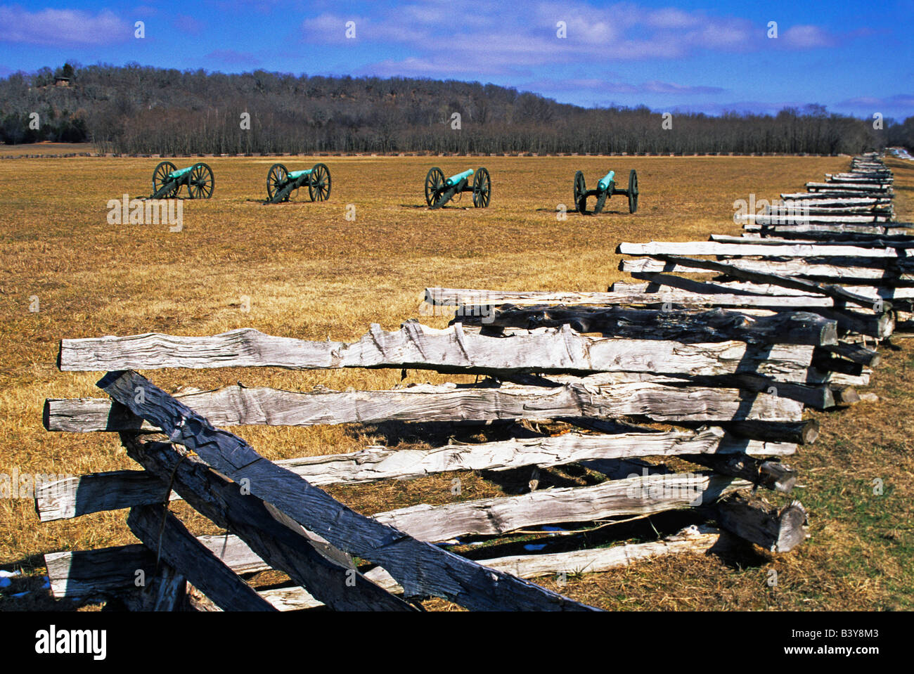 USA, Arkansas. Split-rail fence and Civil War cannons at Pea Ridge ...