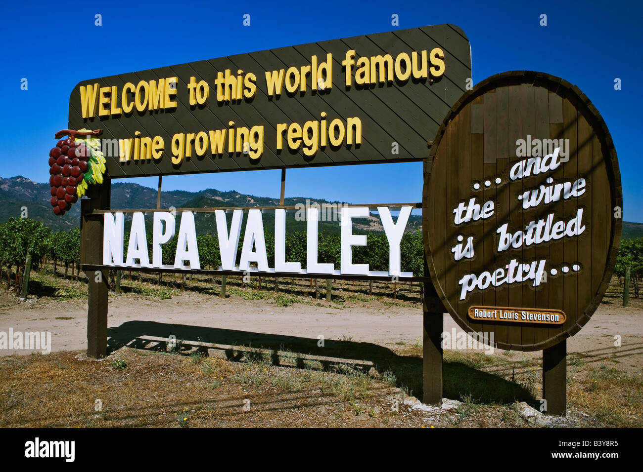 USA, California. Sign at entrance to Napa Valley wine-growing region ...