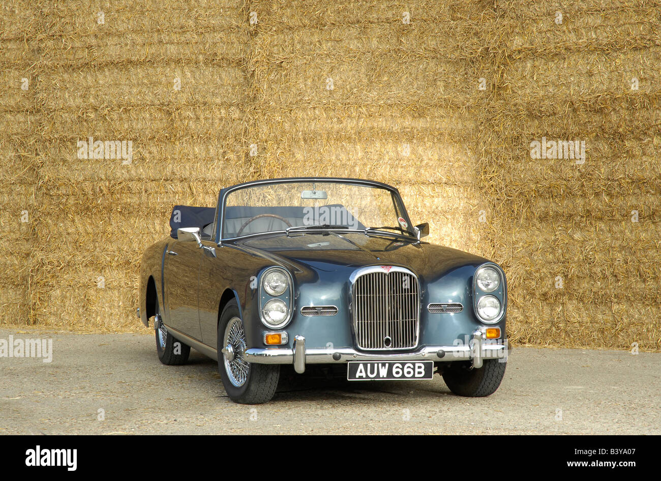 Old alvis car hi-res stock photography and images - Alamy