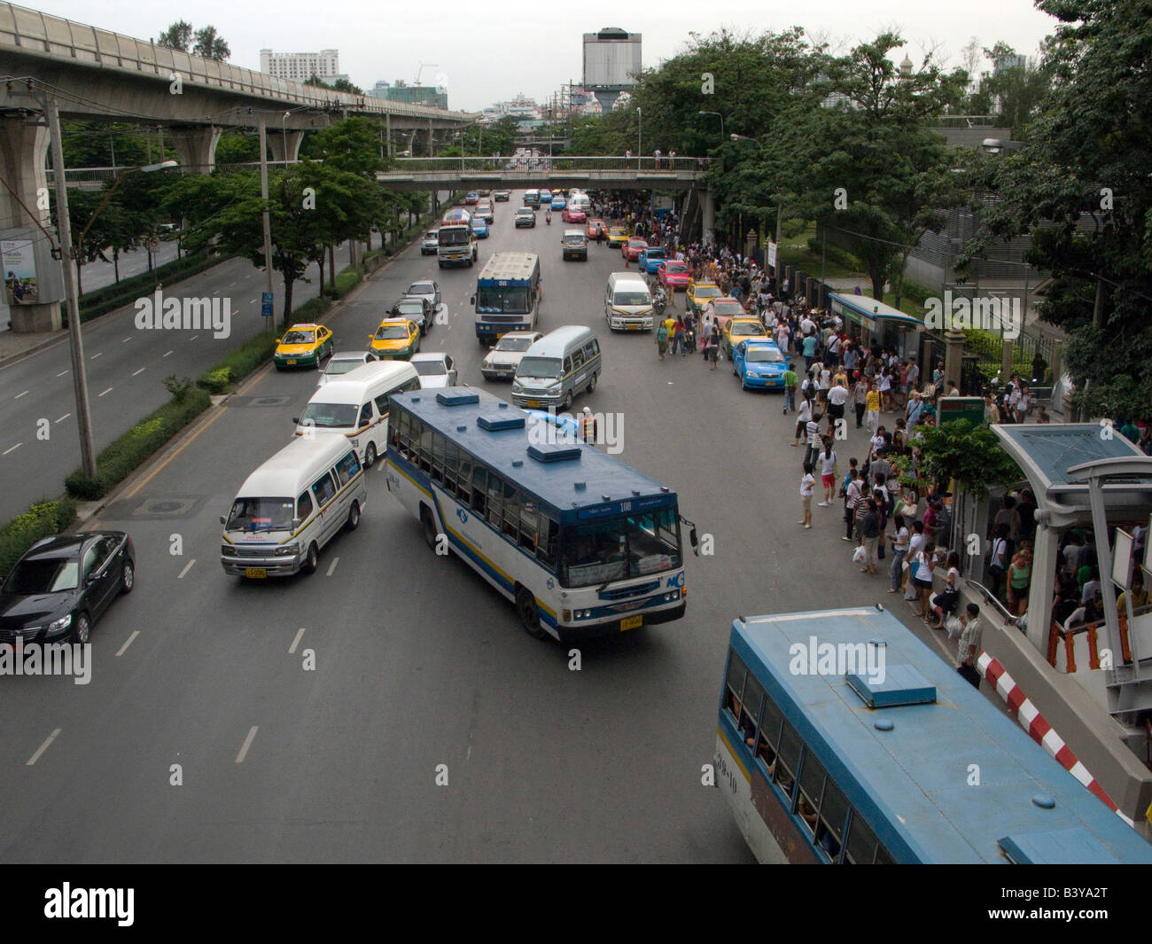 Traffic chaos hi-res stock photography and images - Alamy