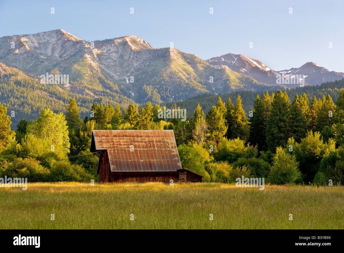 Barn on farm with wallow mountains Near Halfway Oregon Stock Photo - Alamy
