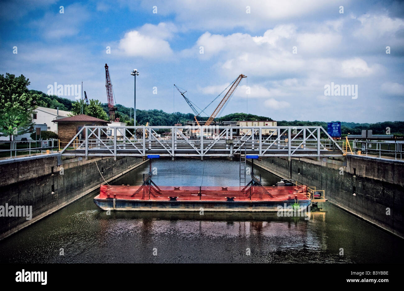 Lock dam hi-res stock photography and images - Alamy