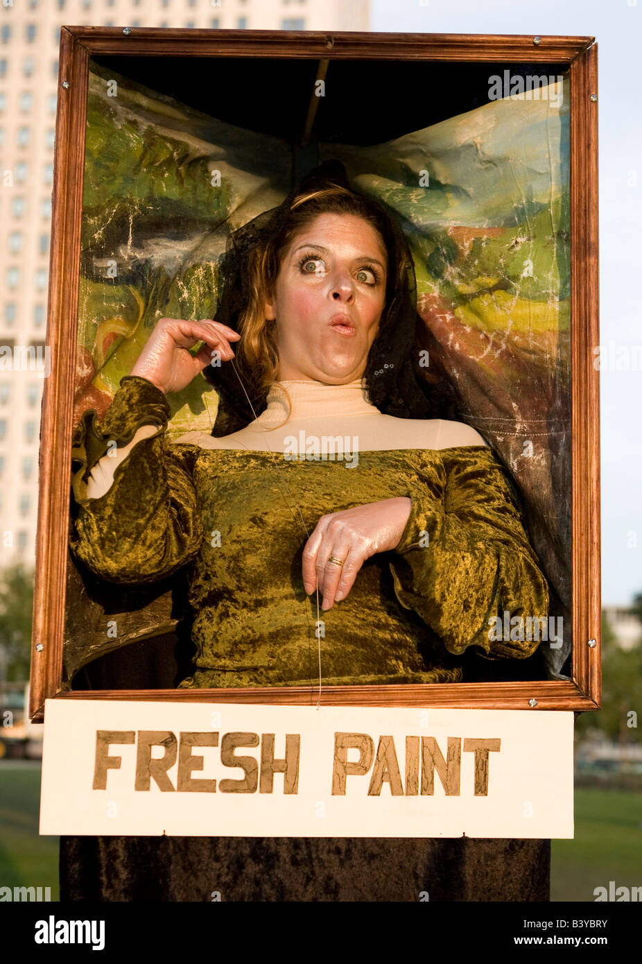 Living statue london hi-res stock photography and images - Alamy