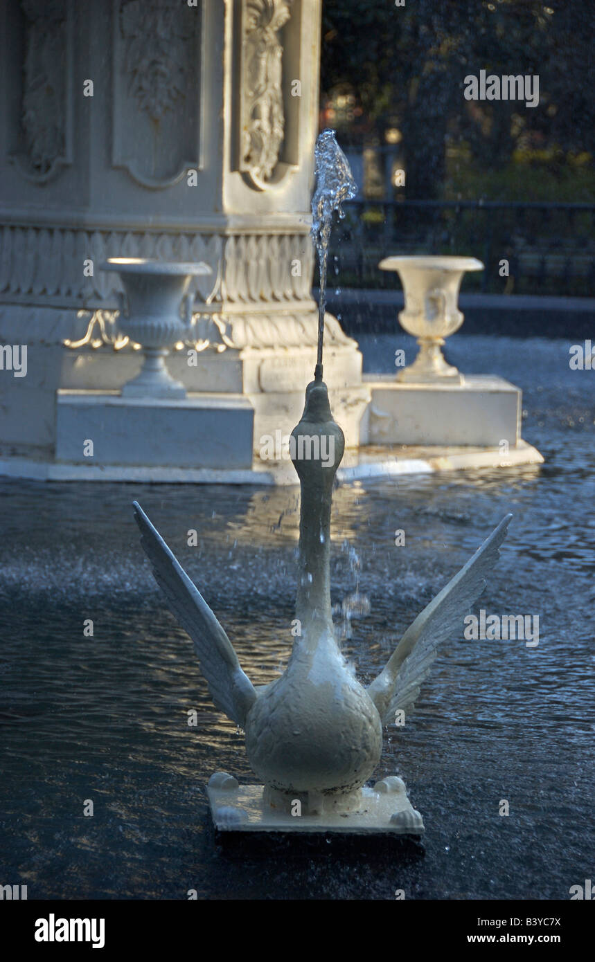 Forsyth park fountain swan hi-res stock photography and images - Alamy