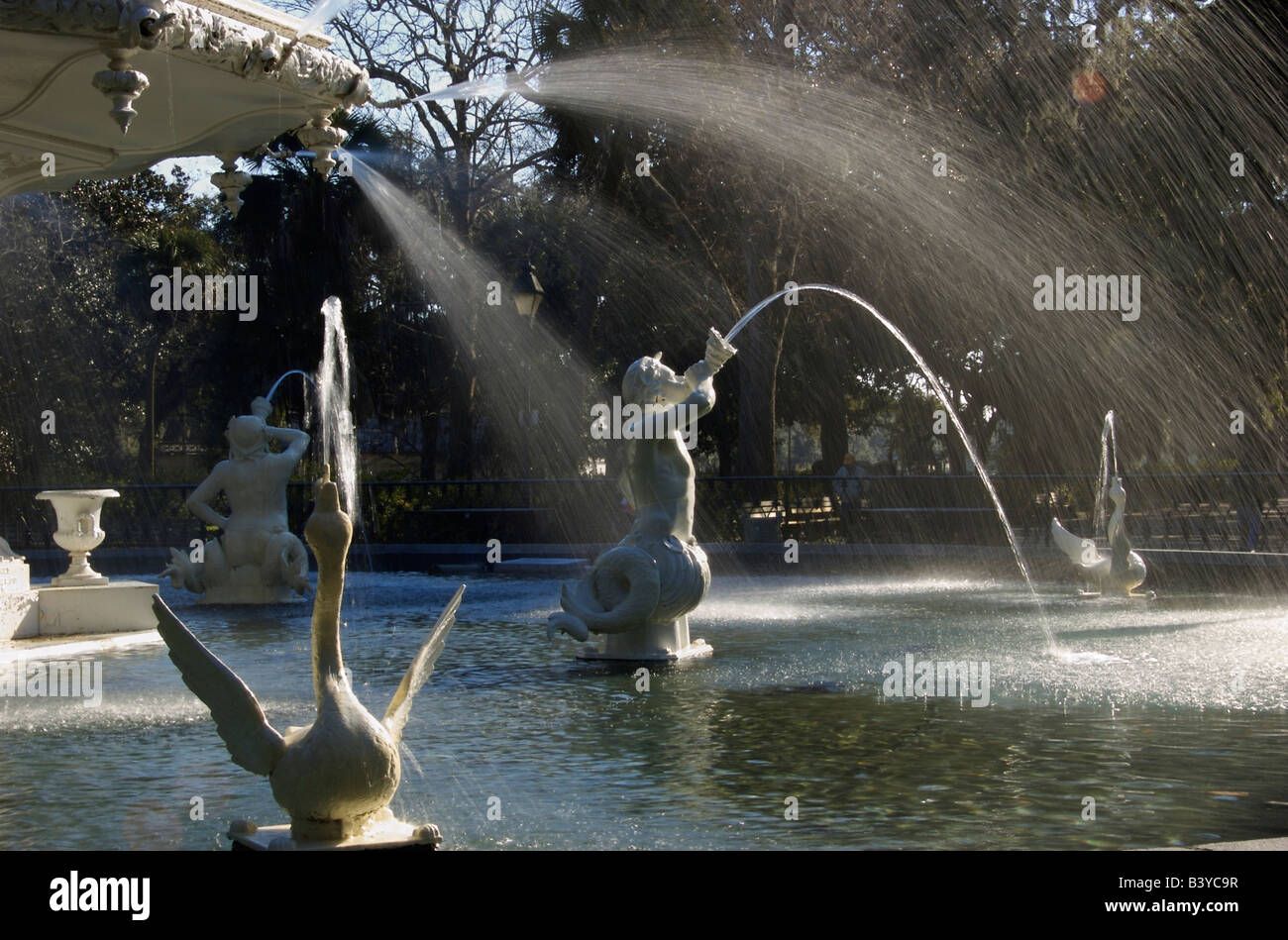 Forsyth park fountain swan hi-res stock photography and images - Alamy