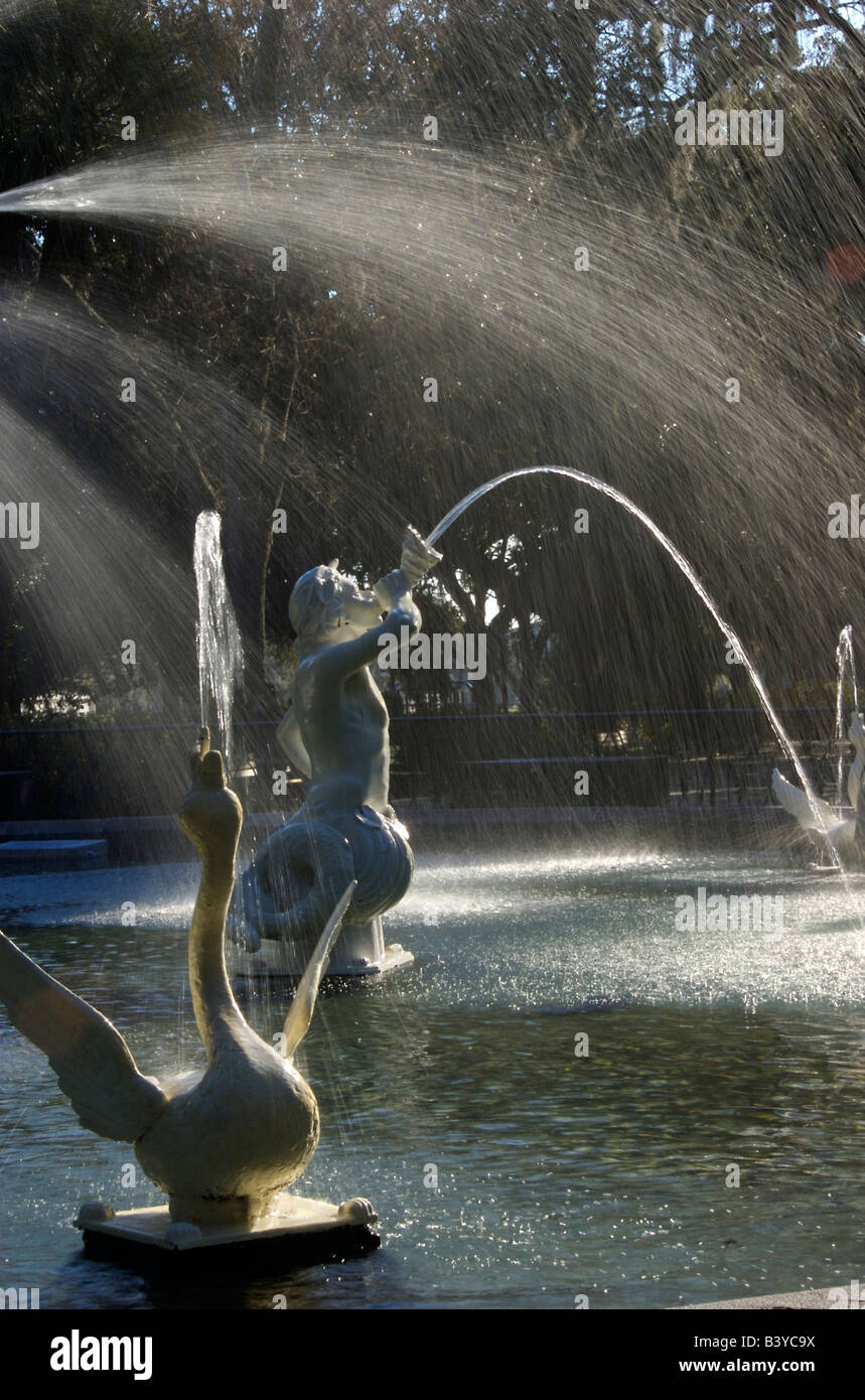 Forsyth park fountain swan hi-res stock photography and images - Alamy
