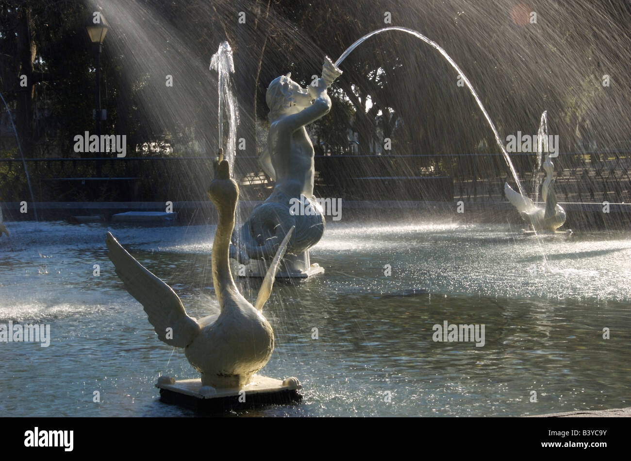 Forsyth park fountain swan hi-res stock photography and images - Alamy