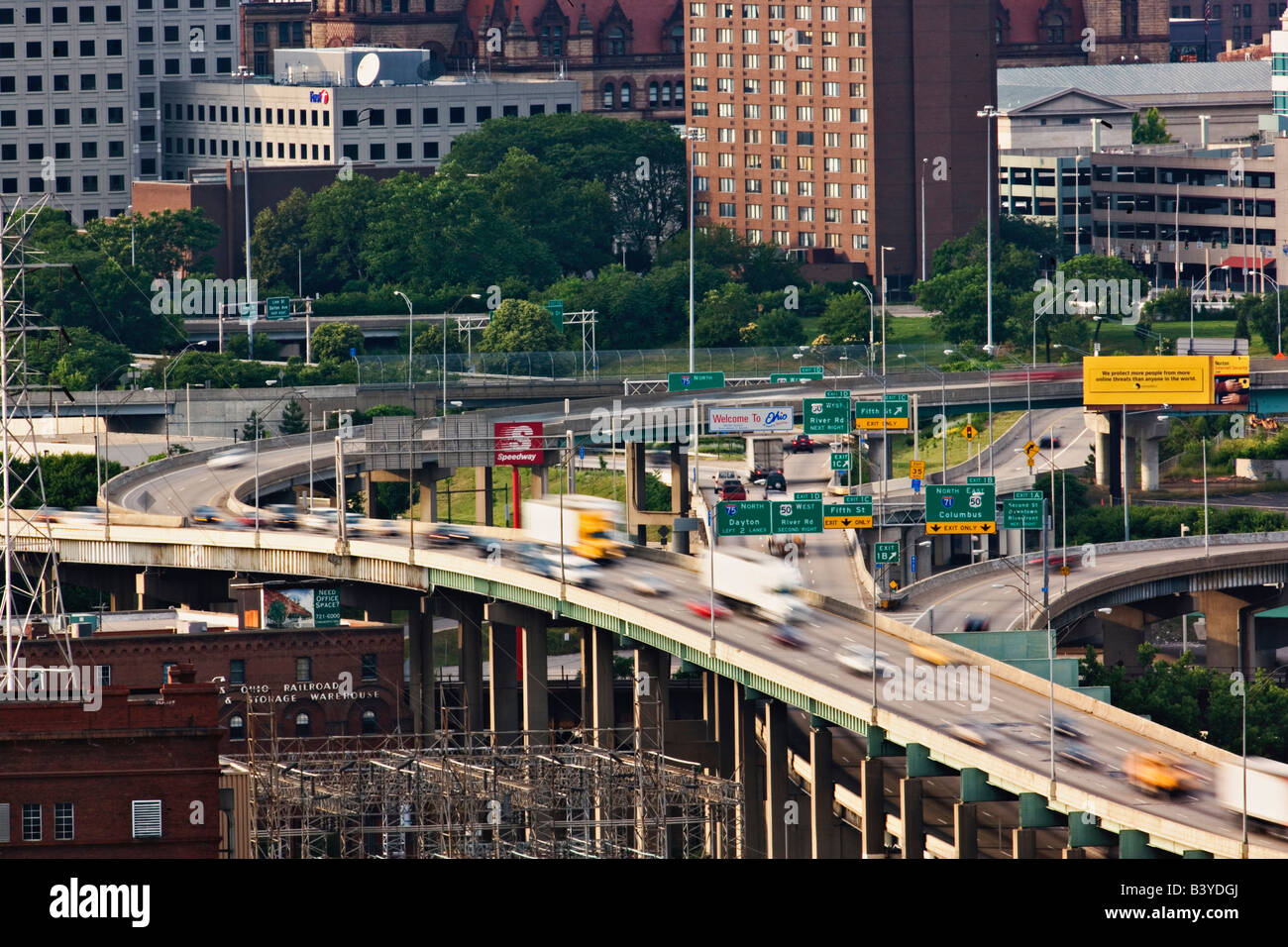 Traffic in motion on highways leaving Cincinnati, Ohio Stock Photo - Alamy