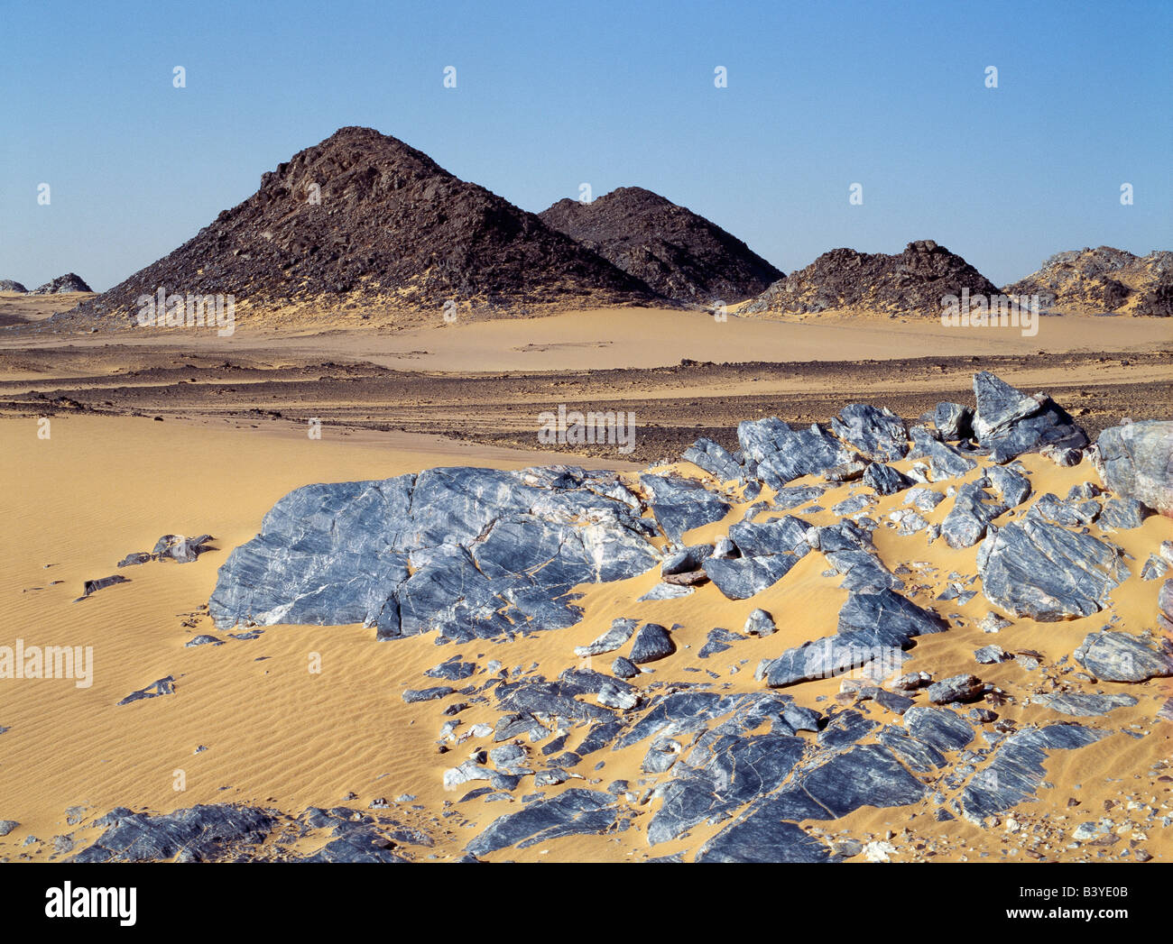 Libyan rocky desert hi-res stock photography and images - Alamy