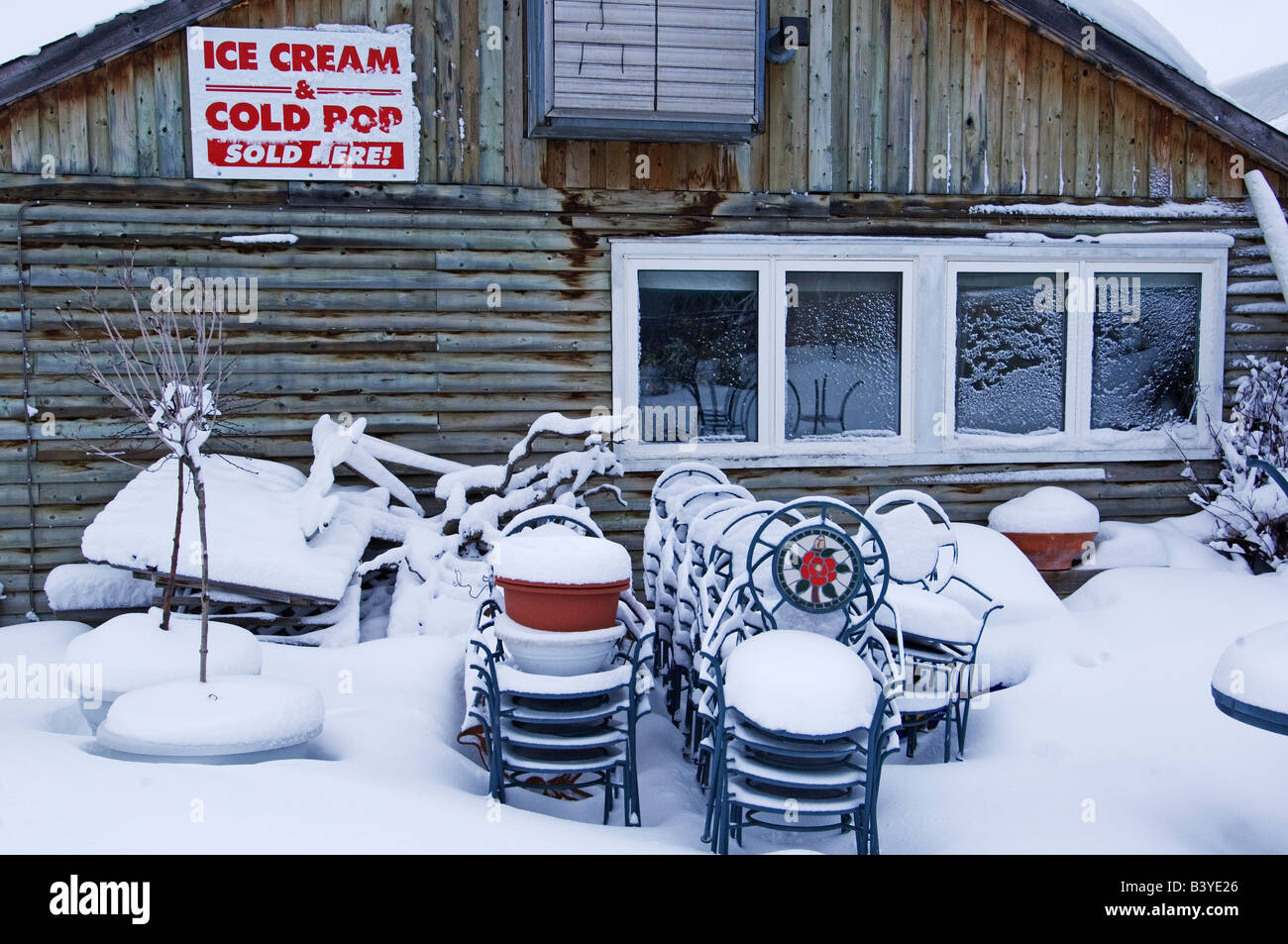 "Ice cream and cold pop sold here Stock Photo - Alamy
