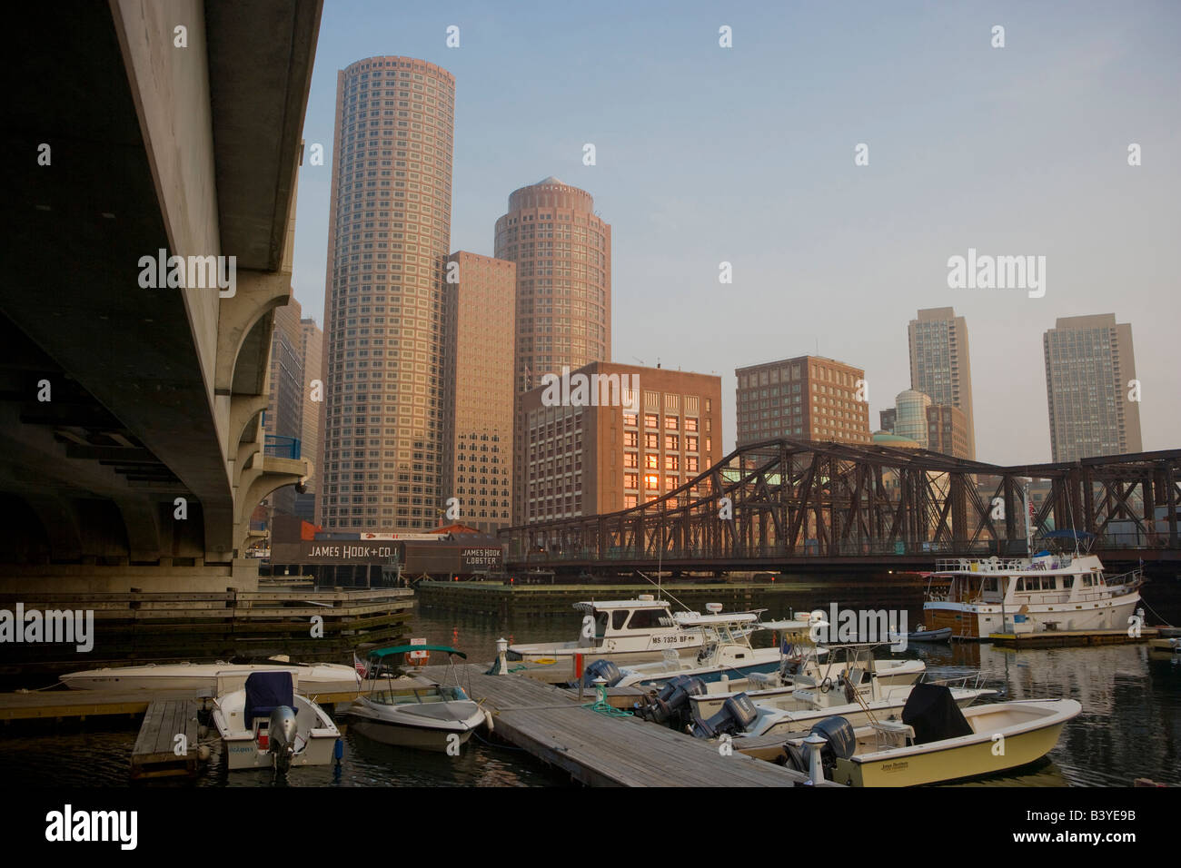 Four point channel hi-res stock photography and images - Alamy