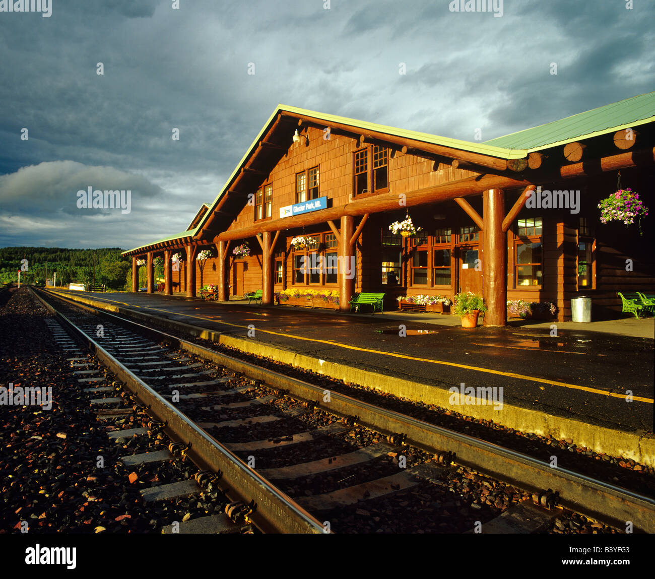 Amtrak train national park hi-res stock photography and images - Alamy