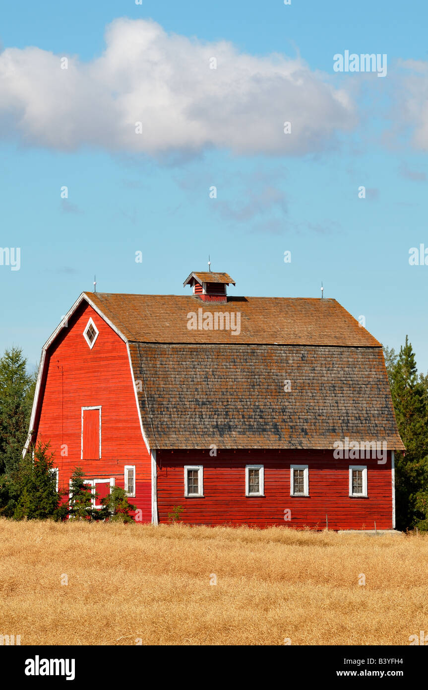 Red barn 0804 Stock Photo - Alamy