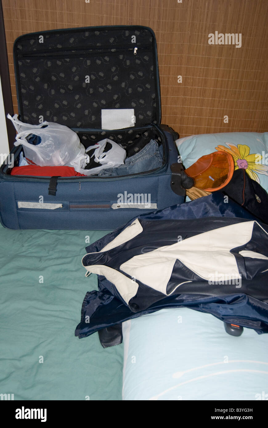 Suitcase packing mess hi-res stock photography and images - Alamy