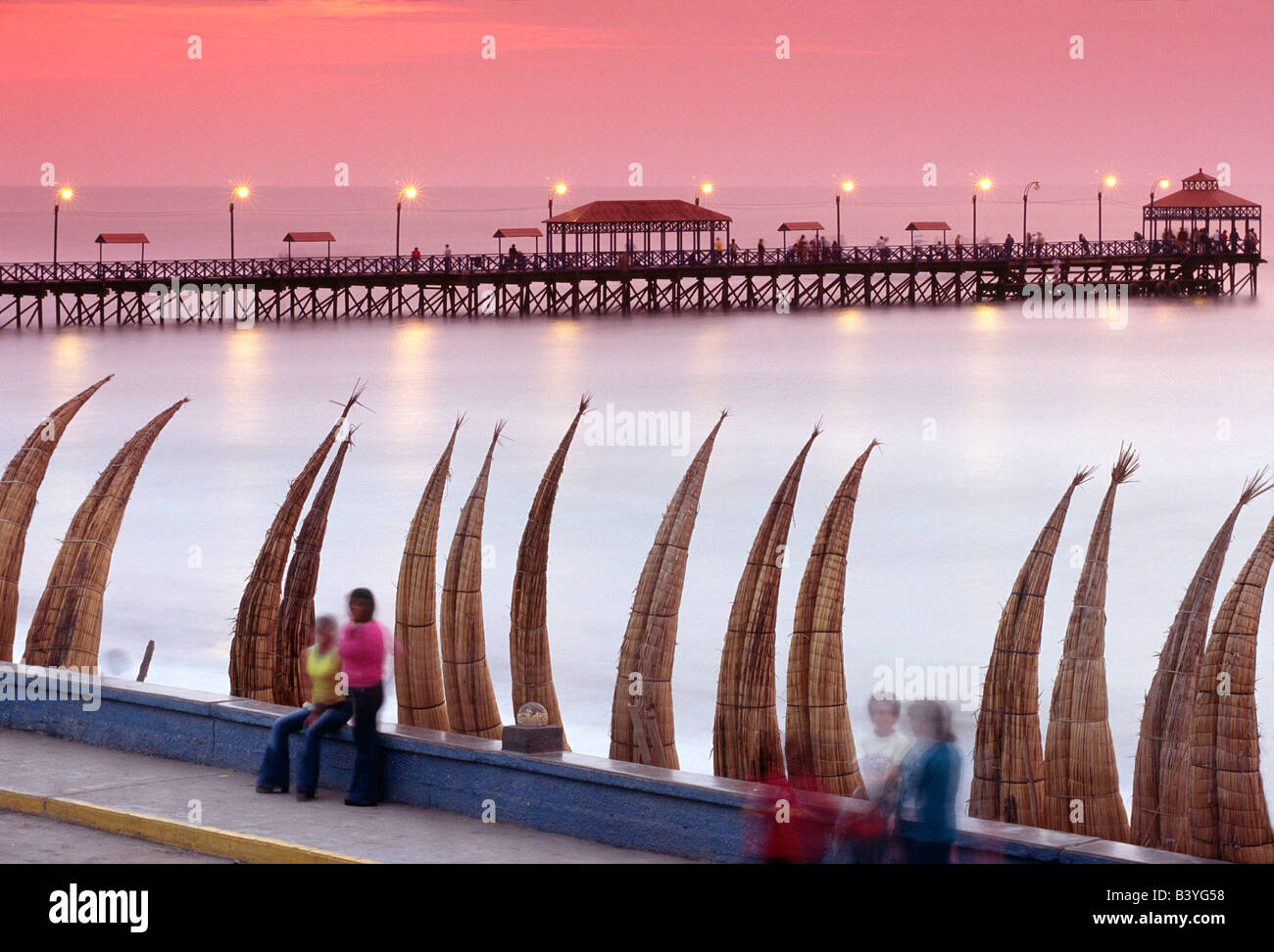 Huanchaco pier hi-res stock photography and images - Alamy