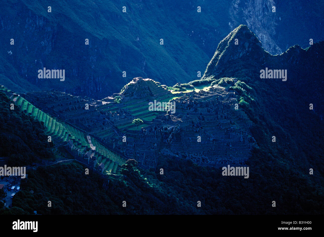 Peru, Sacred Valley, Machu Picchu . Machu Picchu from Inti Punku the ...