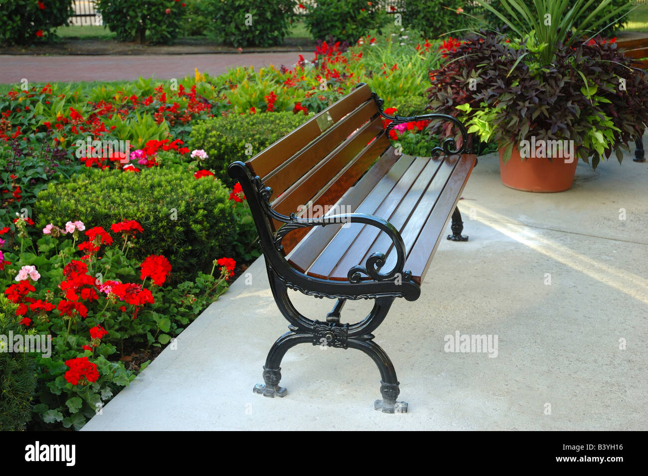 U.S.A., New York, Saratoga Springs, park bench in Congress Park Stock ...