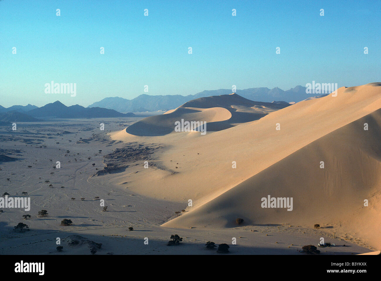Niger, Central Sahara. Dunes of the Col du Temet with the air mountains ...