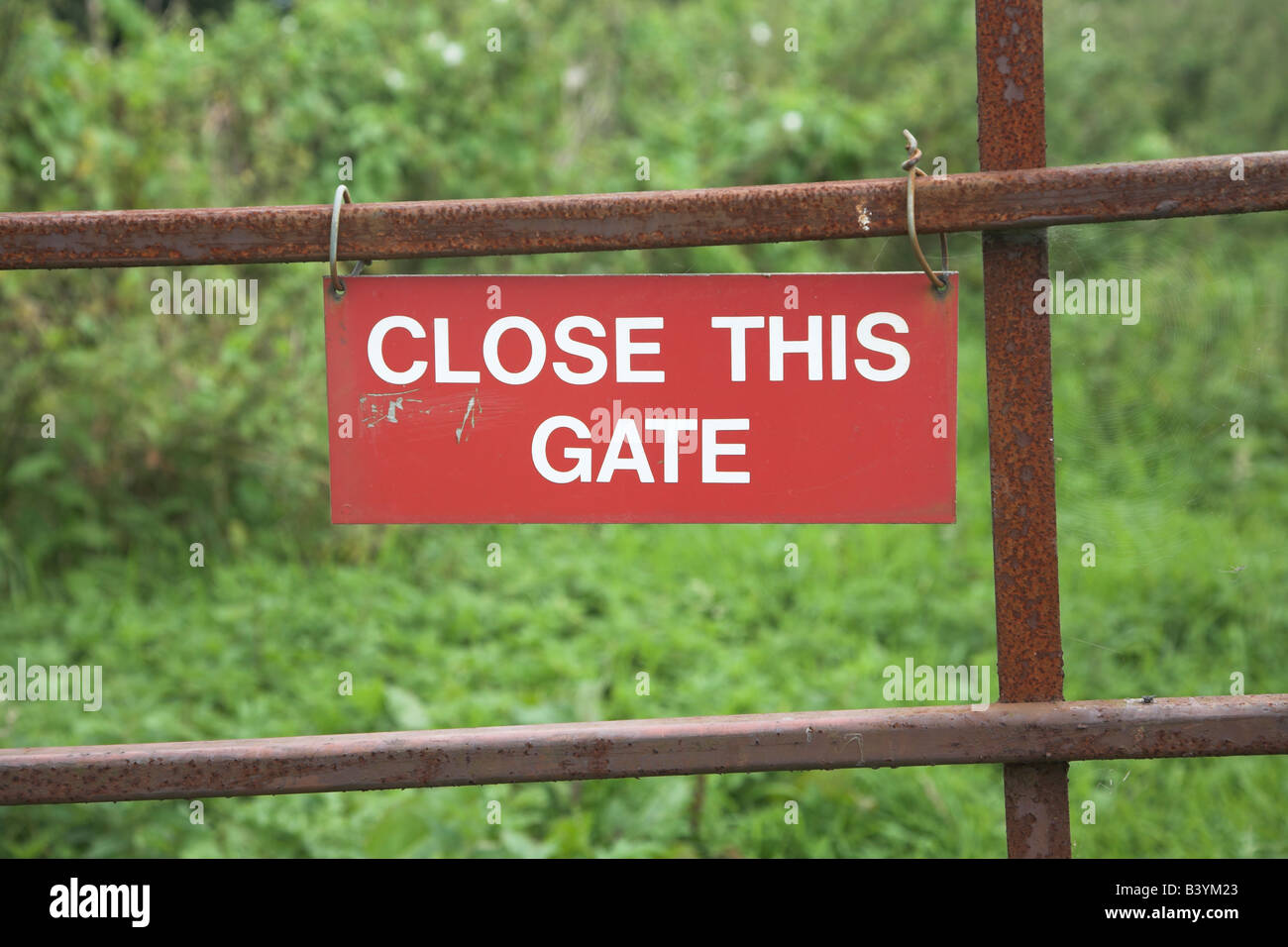 Sign Close This Gate Stock Photo - Alamy