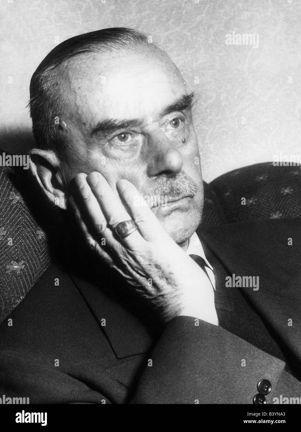 Thomas mann hi-res stock photography and images - Alamy