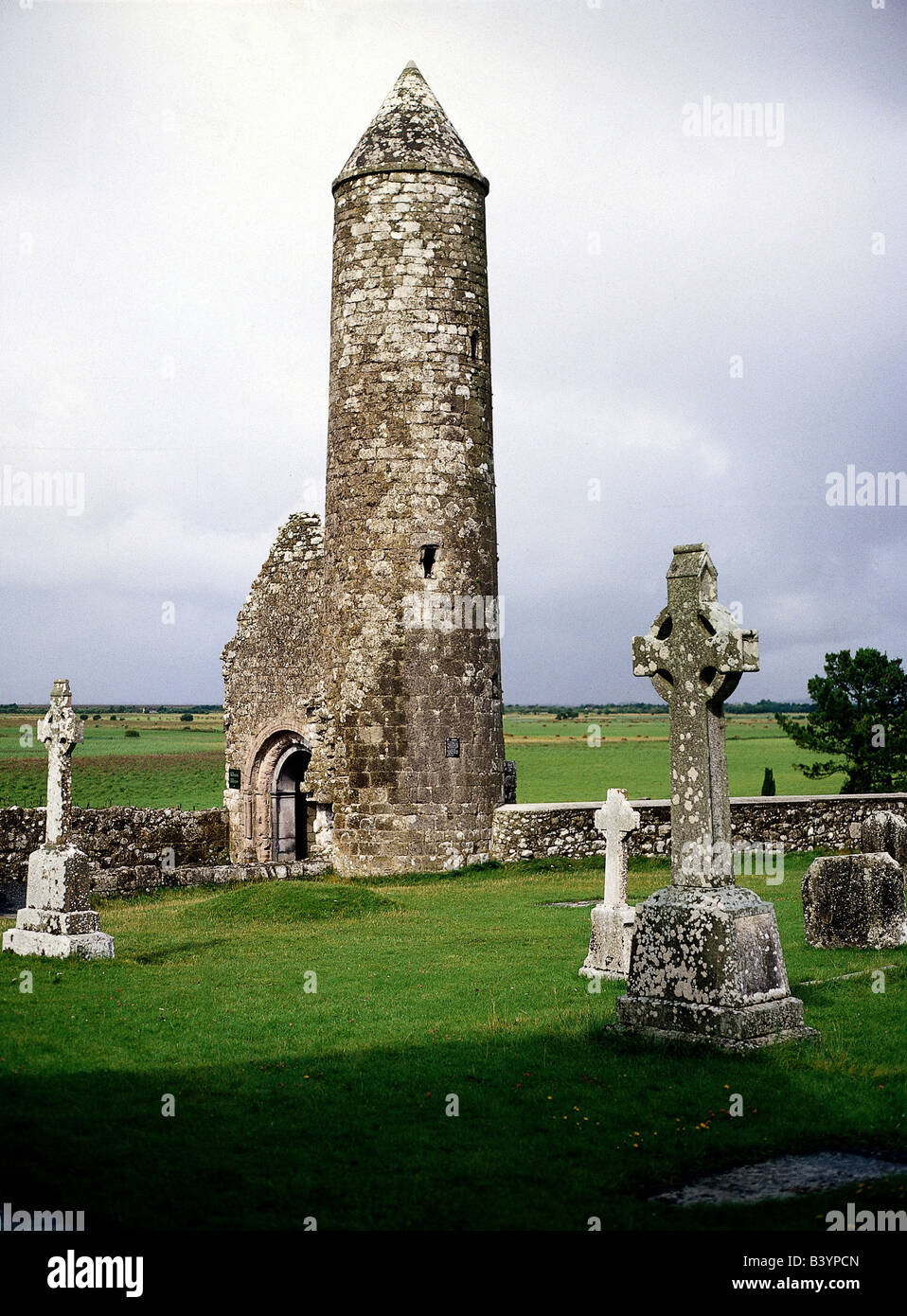 geography / travel, Ireland, cloister Clonmacnoise, County Offaly ...