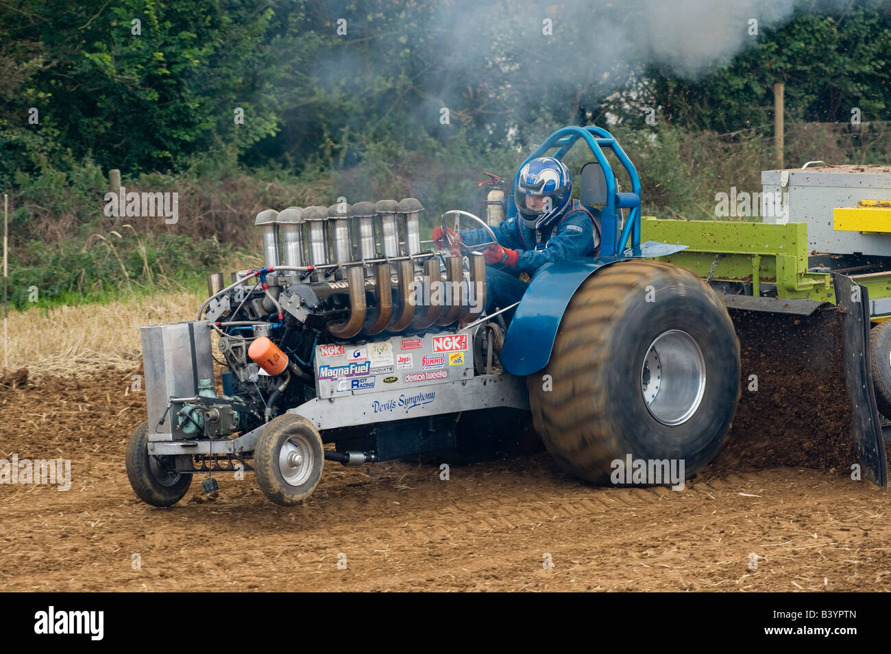 Tractor competition hi-res stock photography and images - Alamy