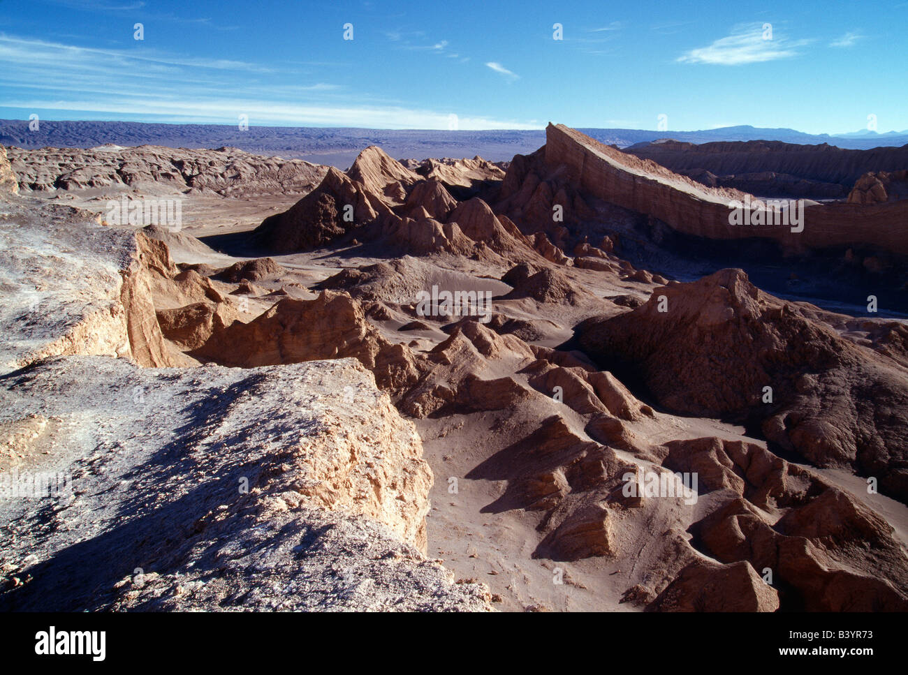 Gypsum, clay & salt desert formations at the Valley of the Moon ...