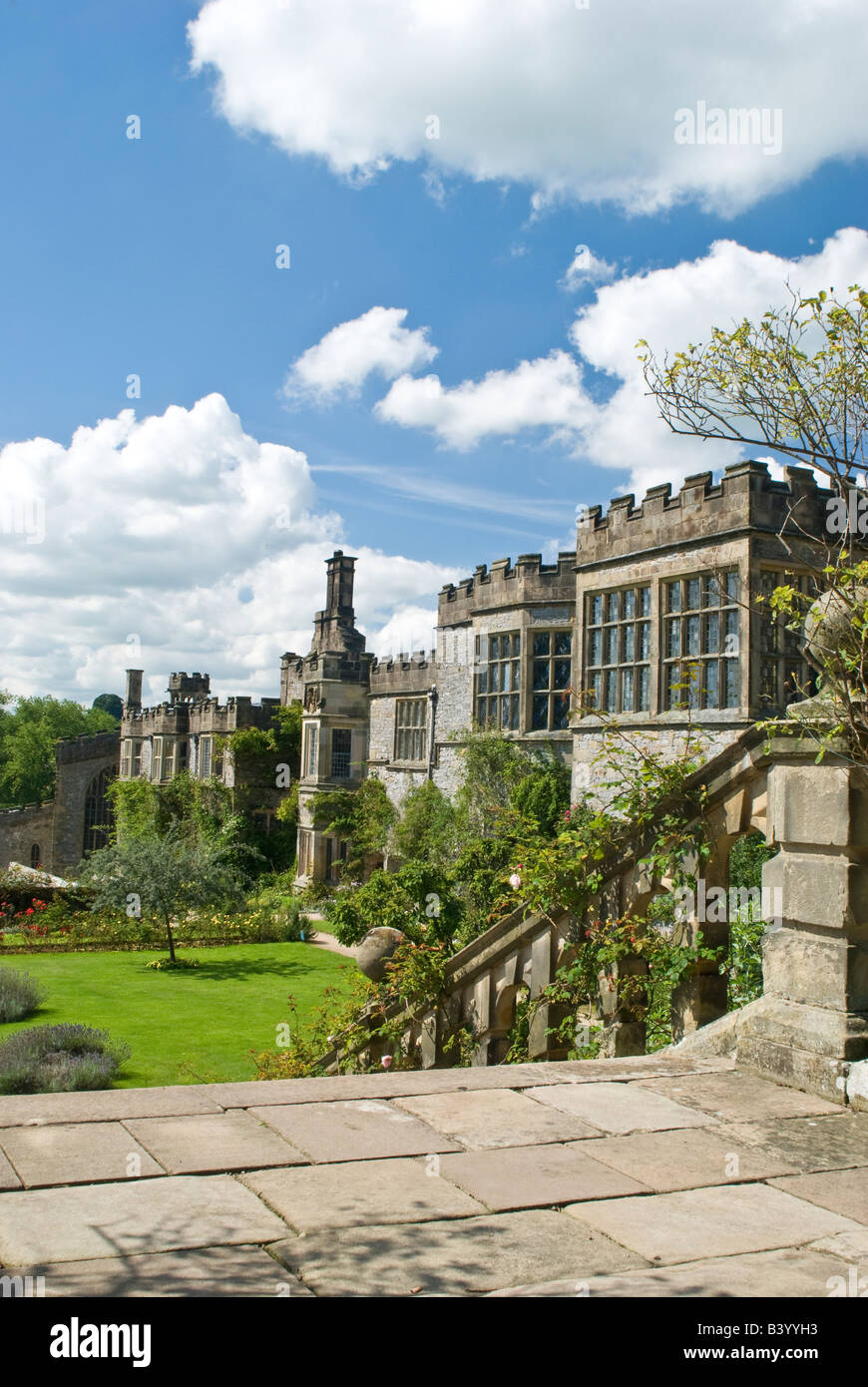 Medieval manor hi-res stock photography and images - Alamy