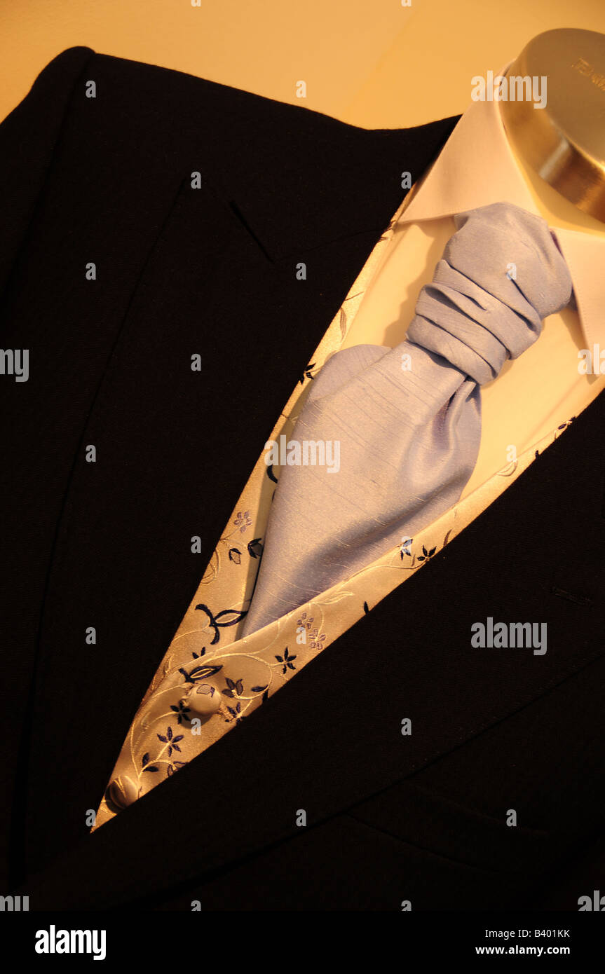 Manequin suit hi-res stock photography and images - Alamy