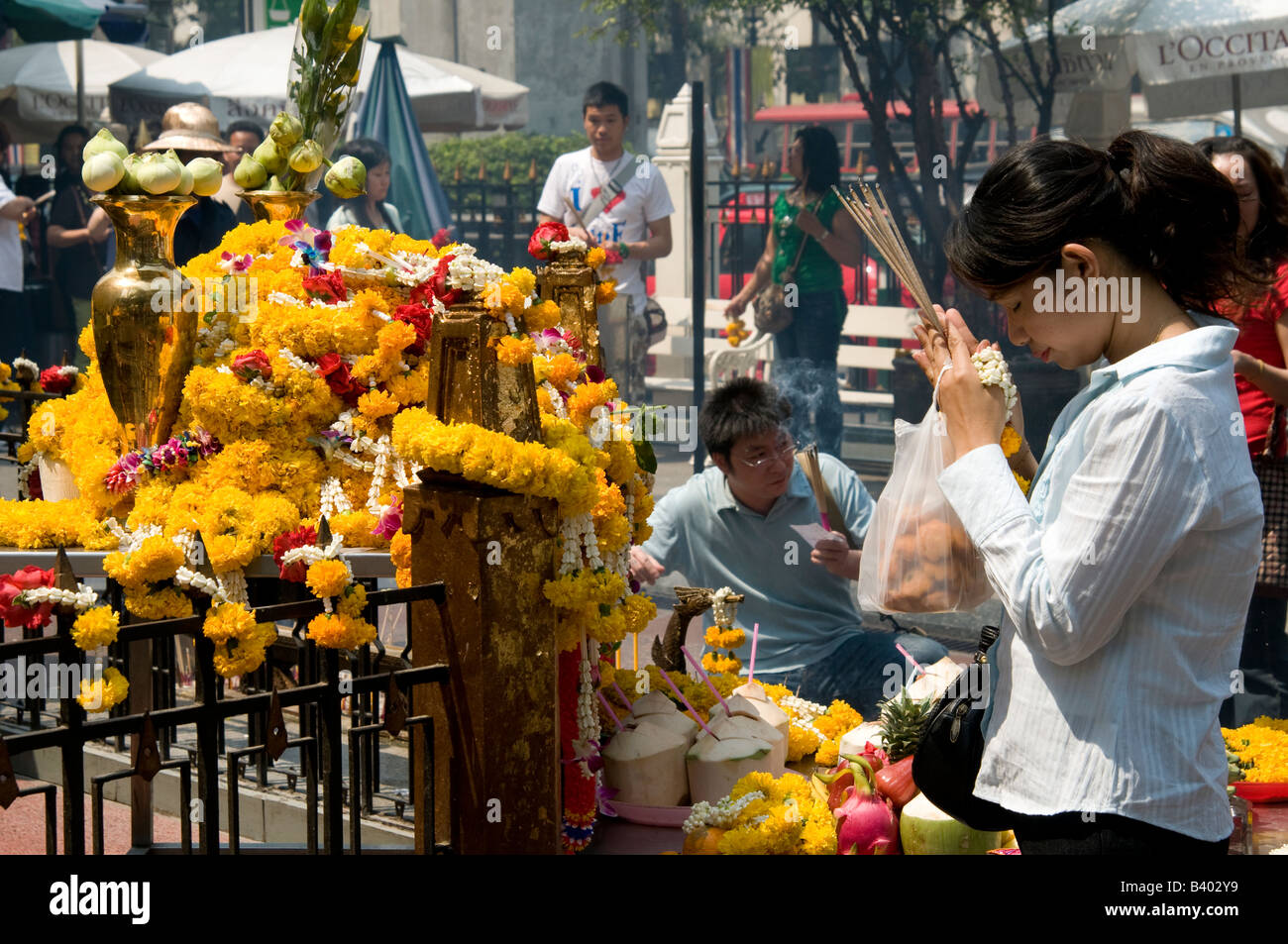 Buddhist shirnes of bangkok hi-res stock photography and images - Alamy