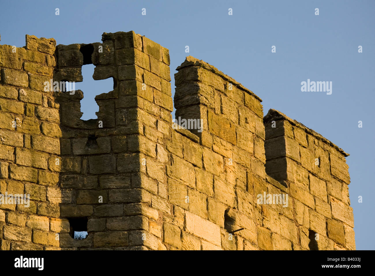 Castle wall crenellation hi-res stock photography and images - Alamy