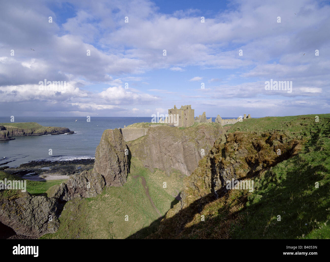dh DUNNOTTAR CASTLE KINCARDINESHIRE Castle and cliff historic fortress ...