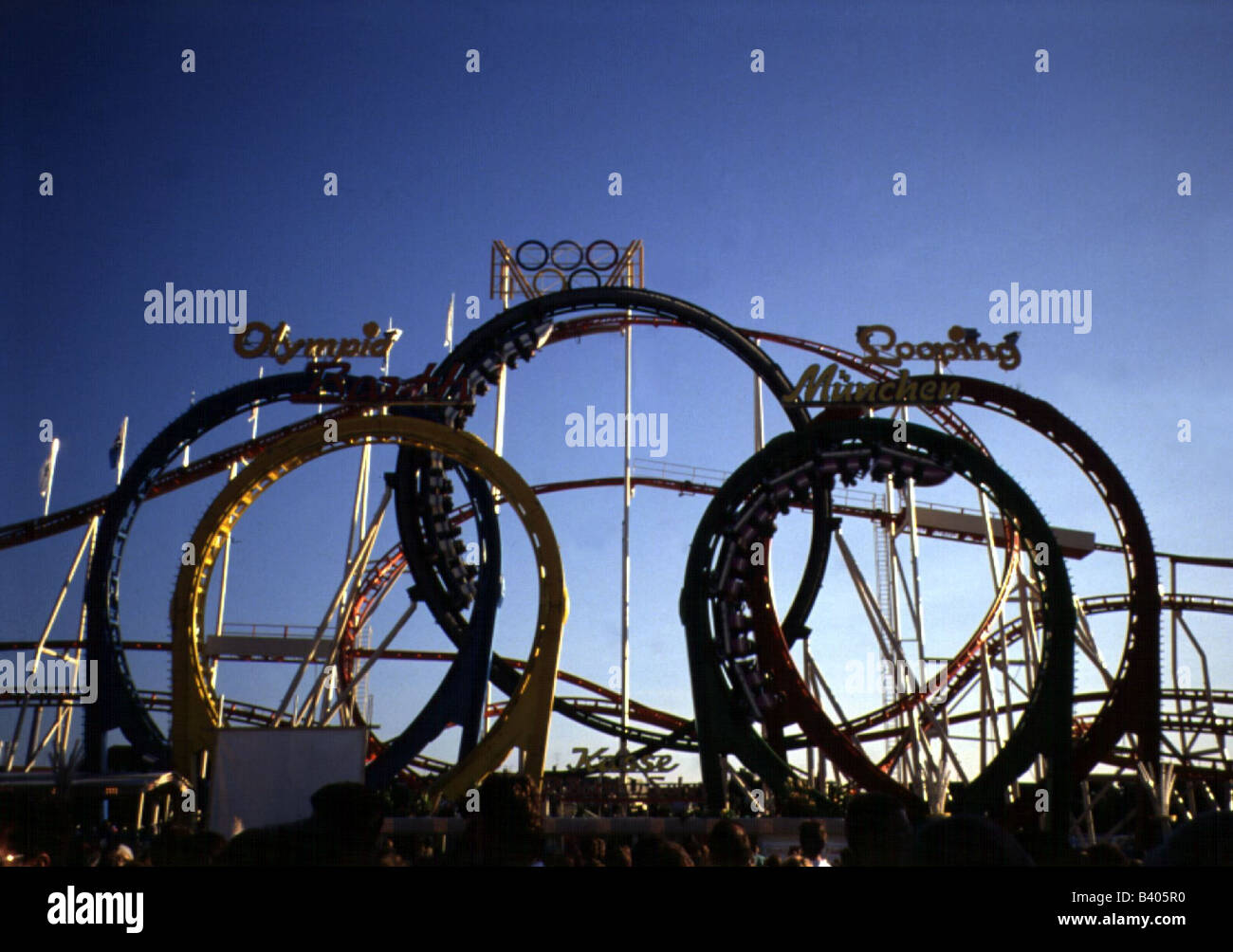 Rollercoaster loop the loop hi-res stock photography and images - Alamy