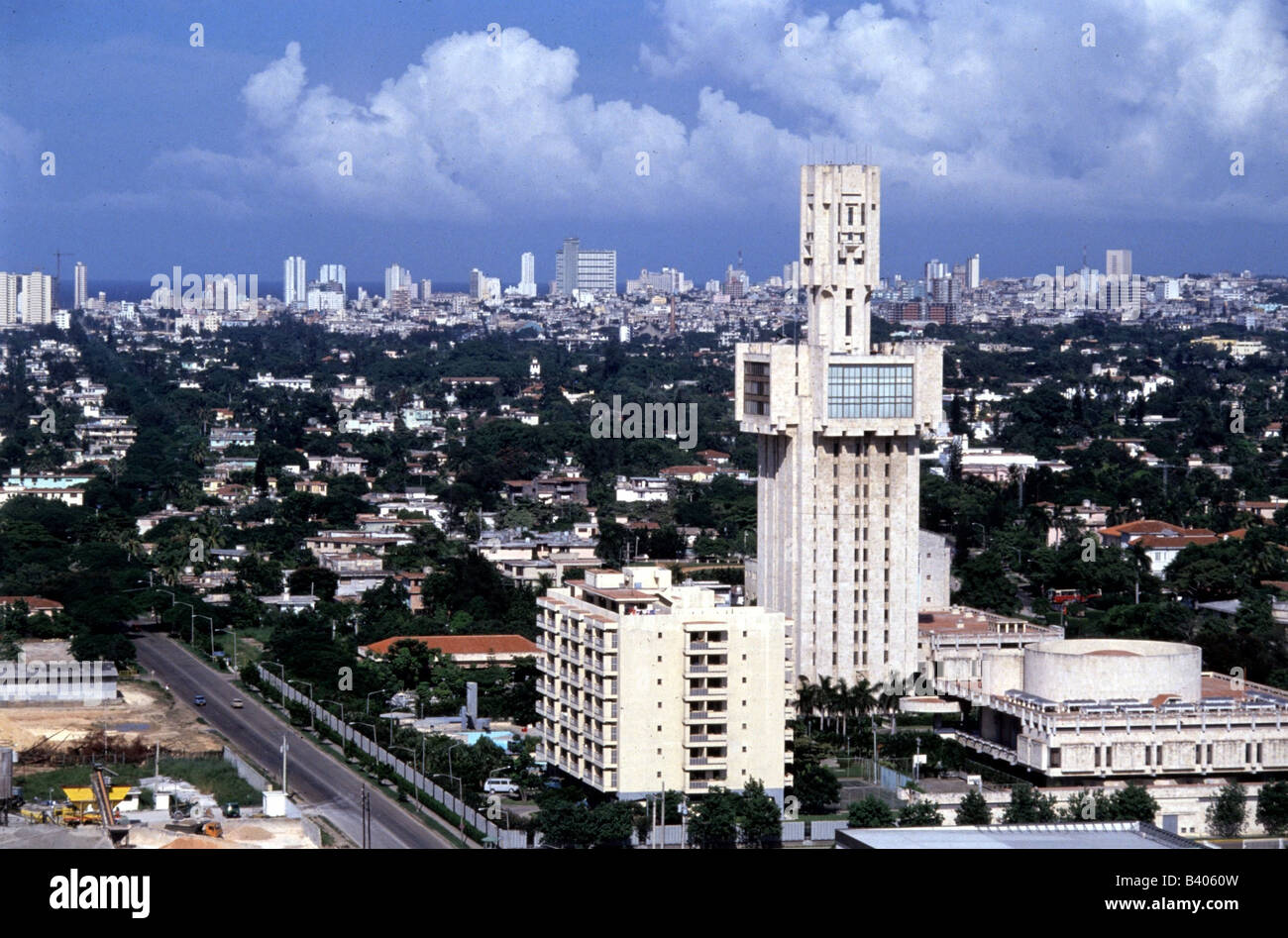 Geography travel cuba havana buildings hi-res stock photography and ...