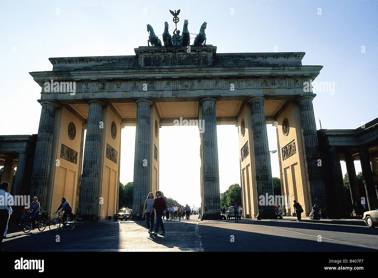 Berlin gate hi-res stock photography and images - Alamy