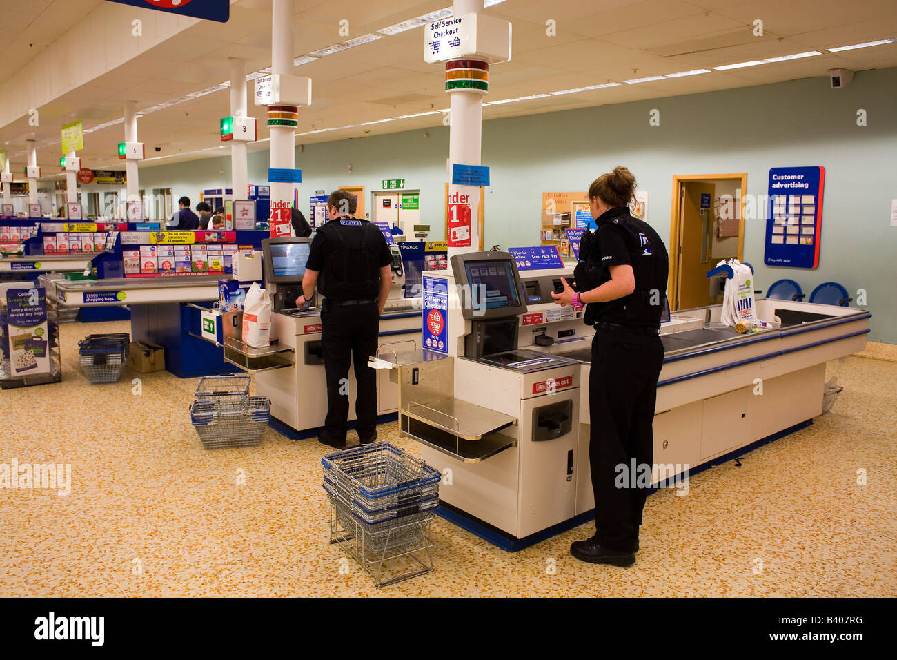 Working at tesco hi-res stock photography and images - Alamy