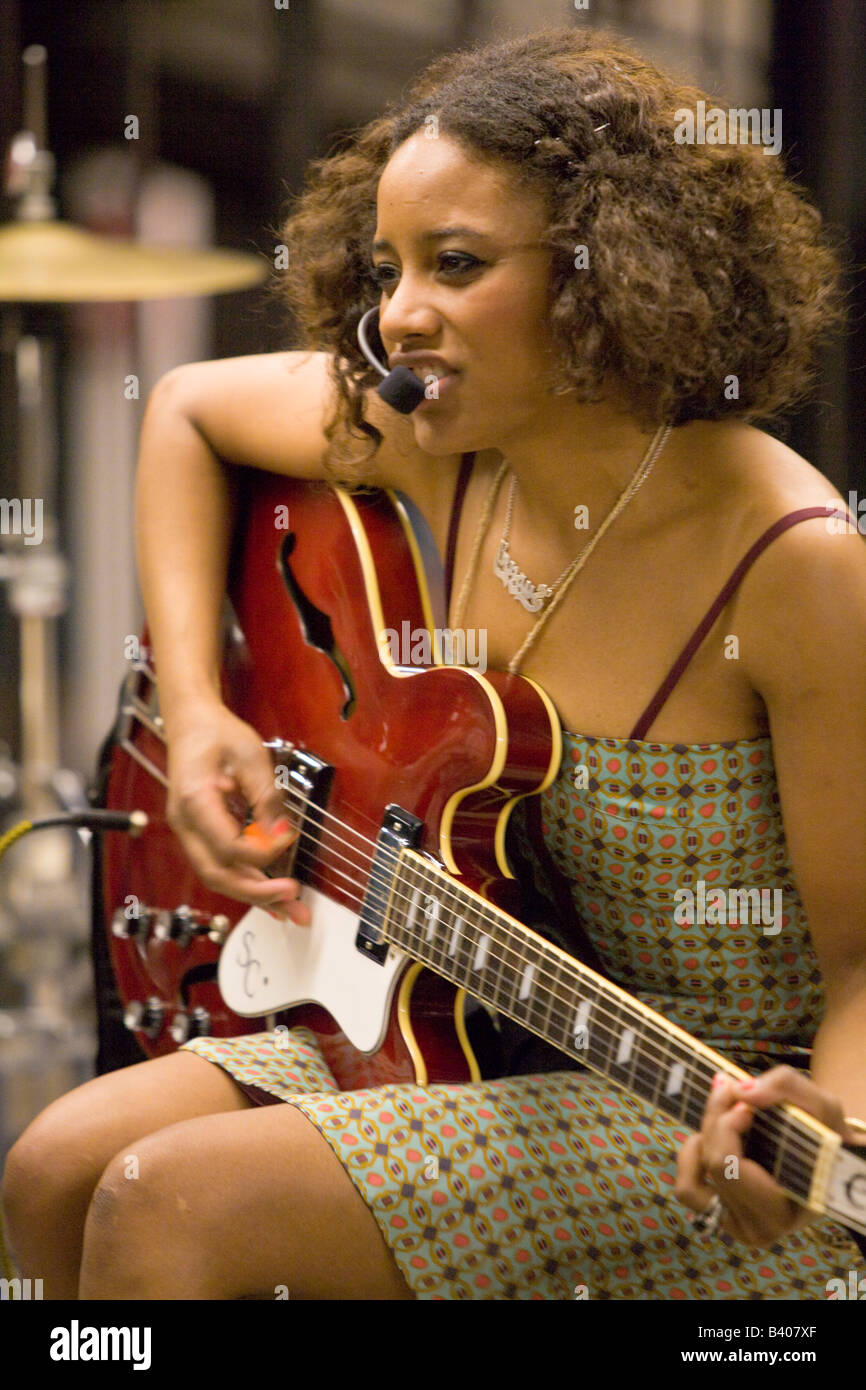 Susan Cagle and group are MUNY performers in the subway and train ...