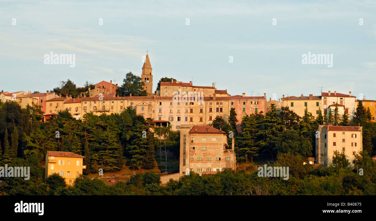 Grad Labin Logo LABIN, STARI GRAD, STAN U PRIZEMLJU S DVORIŠTEM I