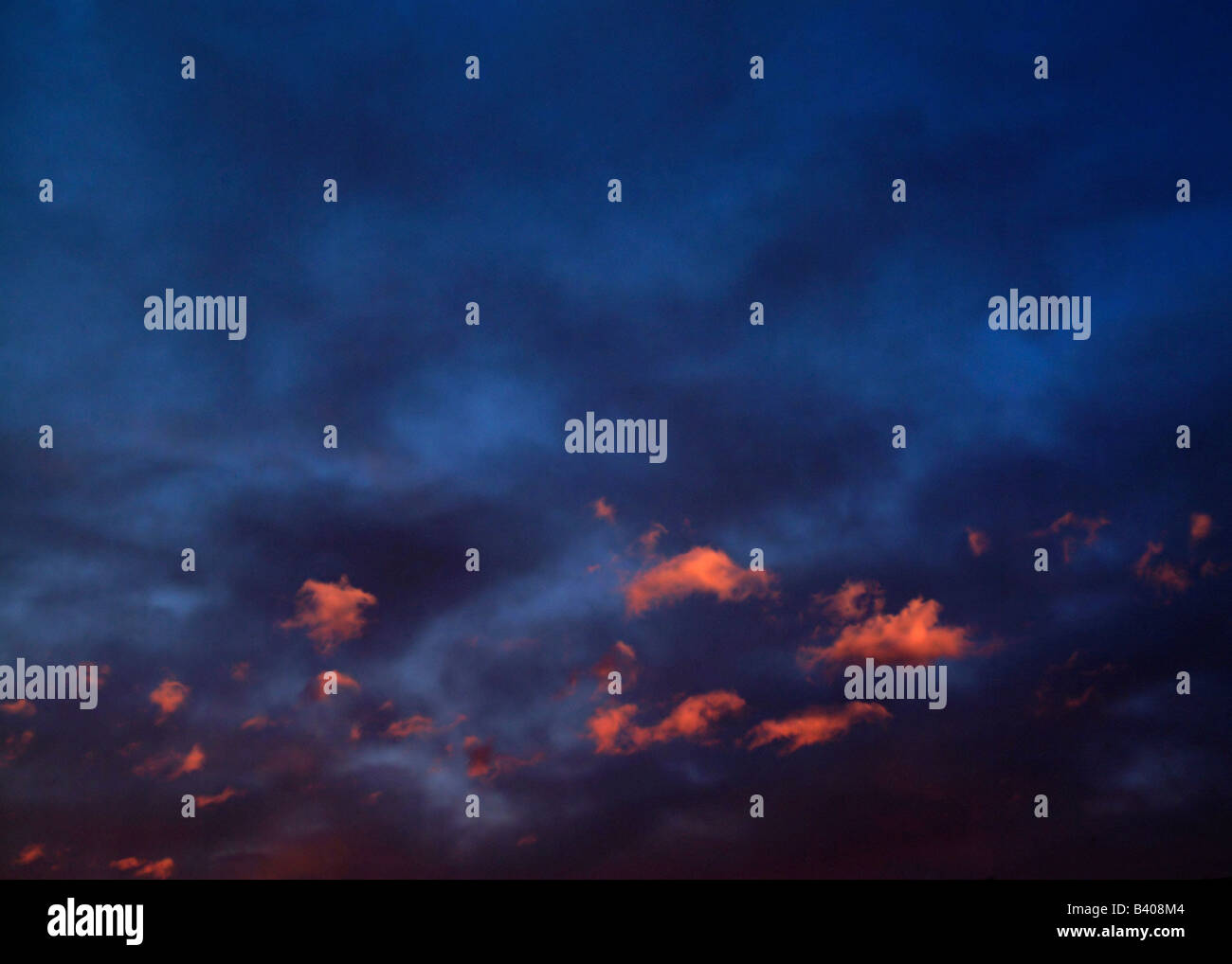 Red sky and dark clouds hi-res stock photography and images - Alamy