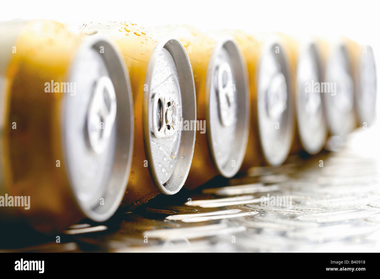 Beverage cans in a row hi-res stock photography and images - Alamy