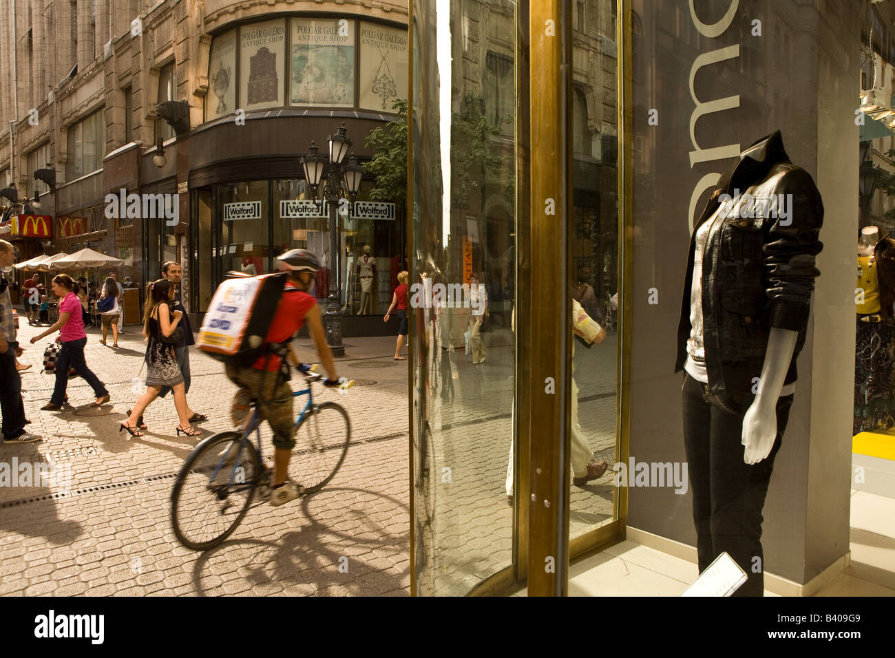 Vaci utca street scene Stock Photo - Alamy