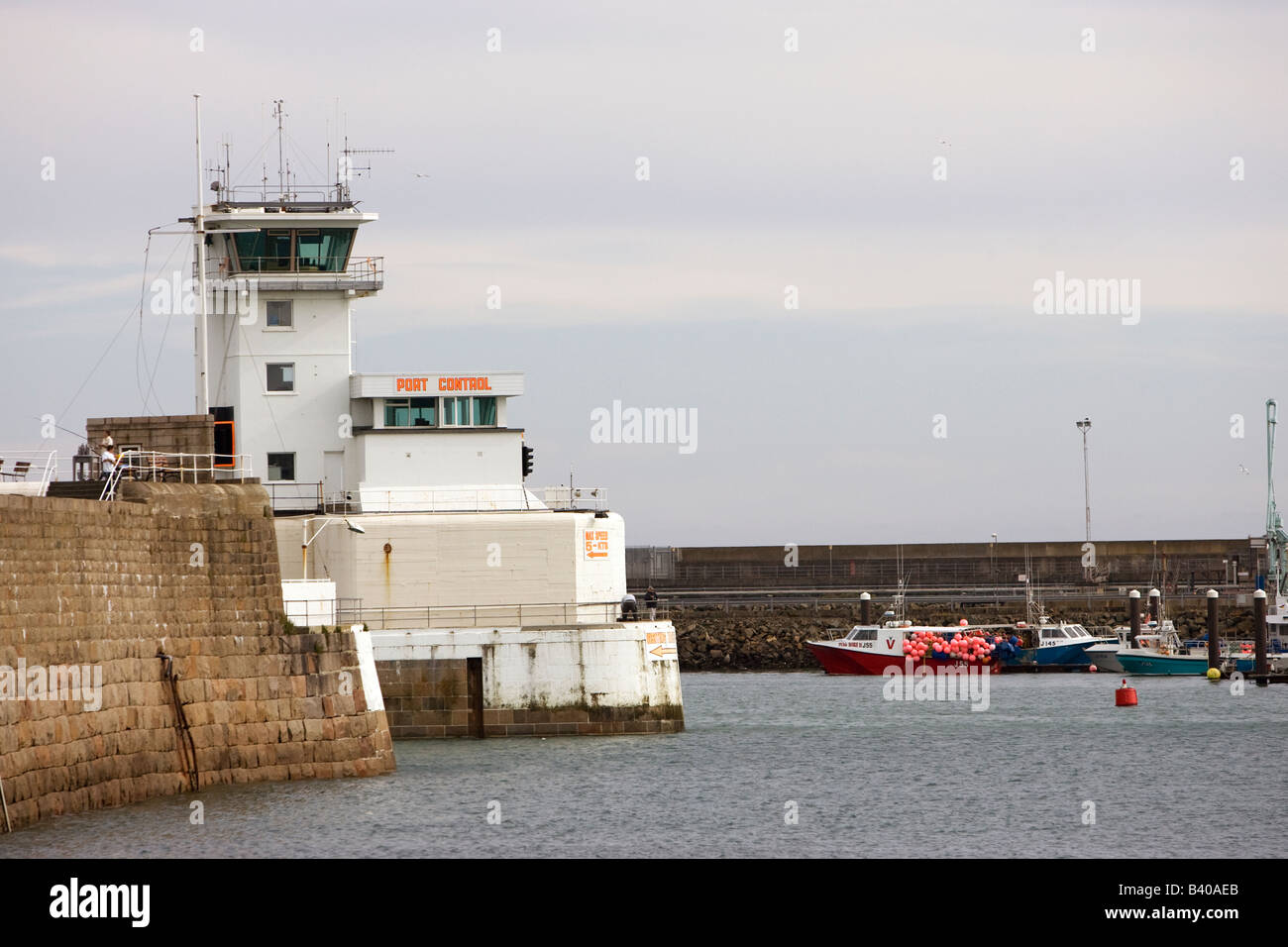 Elizabeth terminal ports entry arrivals hi-res stock photography and ...