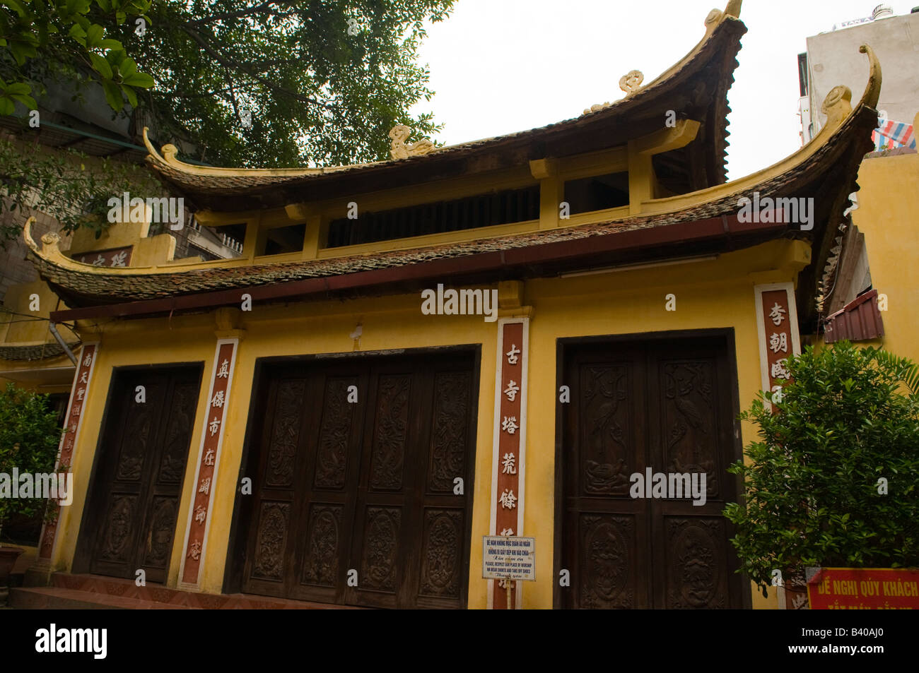 Small temple hanoi hi-res stock photography and images - Alamy